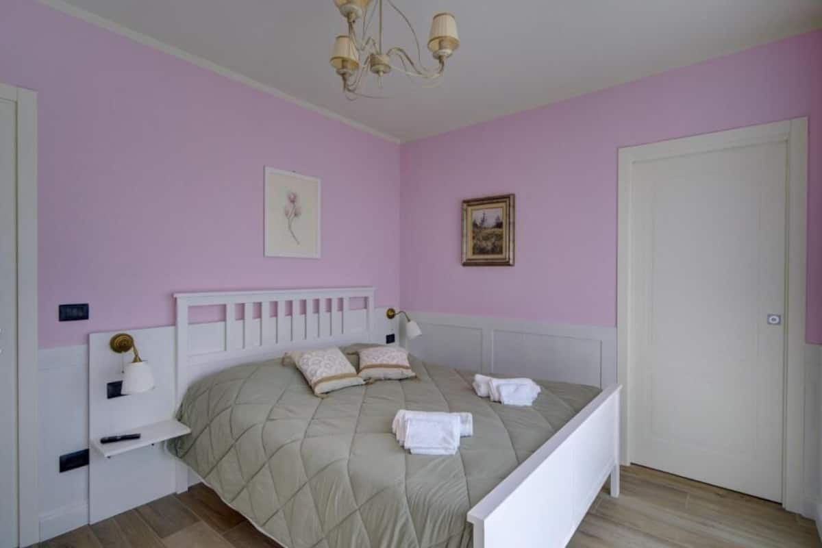 Quarto casal, sacada, vista para o jardim | Wi-Fi de cortesia