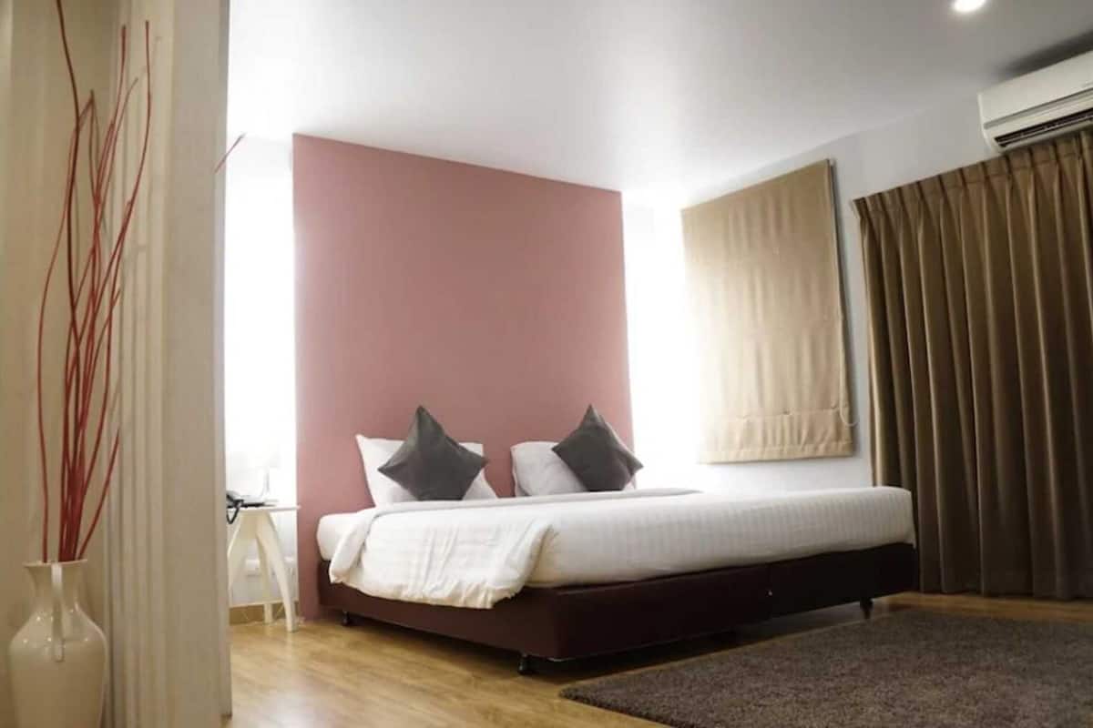 Quarto Duplo Superior | Secretária, Wi-fi grátis, roupa de cama fornecida 