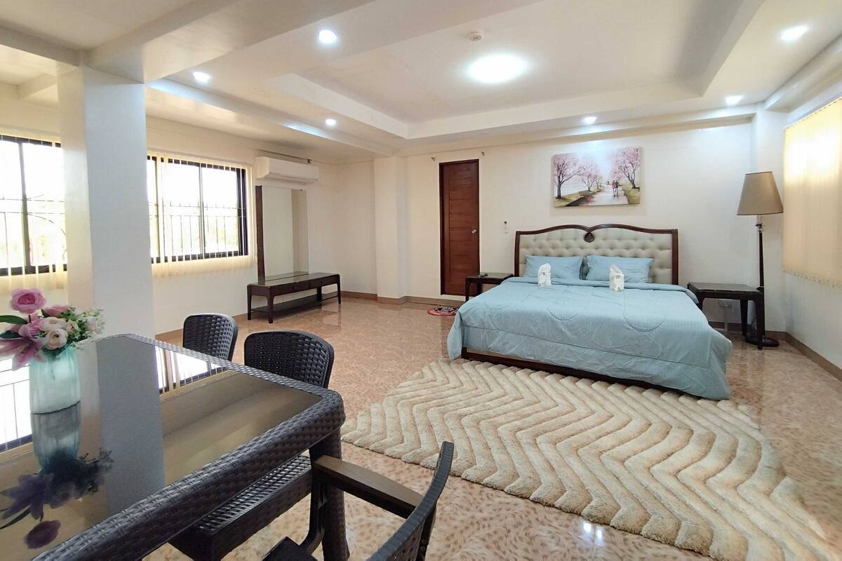 Suite Deluxe | Secretária, Wi-fi grátis, roupa de cama fornecida 