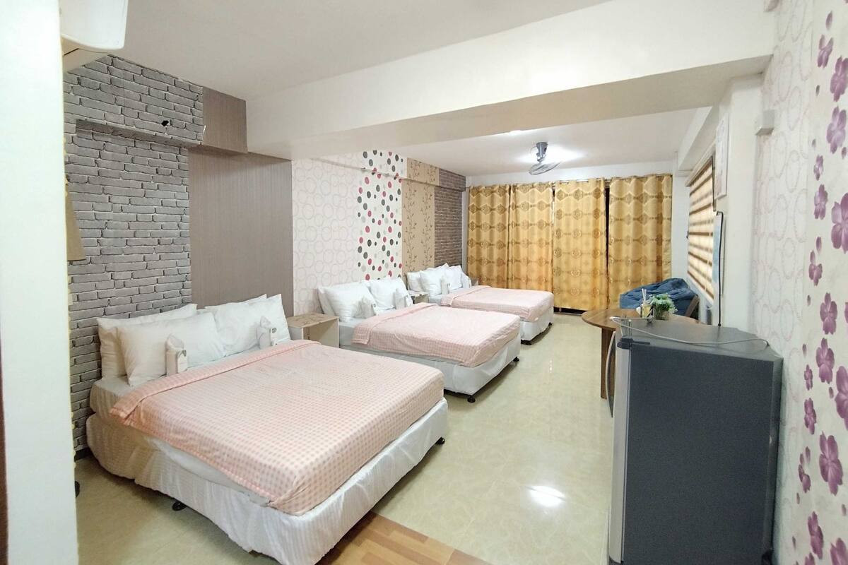 Quarto Familiar | Secretária, Wi-fi grátis, roupa de cama fornecida 