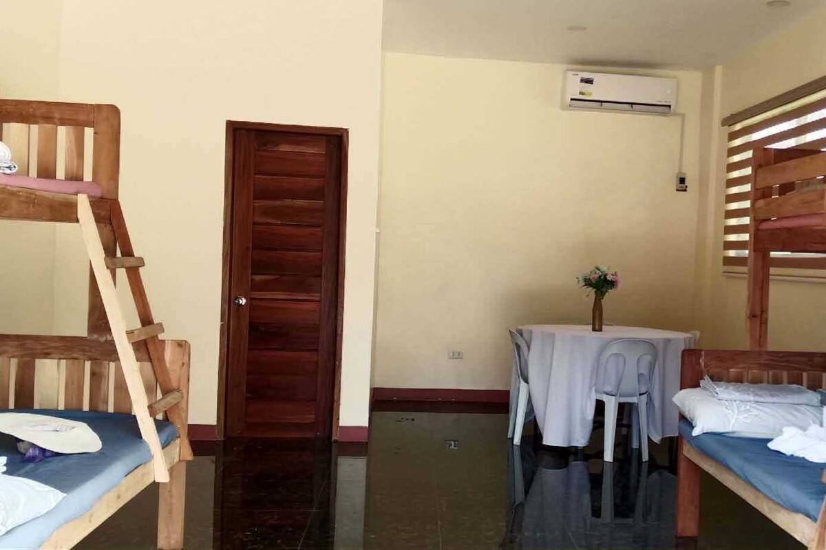 Villa | Secretária, Wi-fi grátis, roupa de cama fornecida 