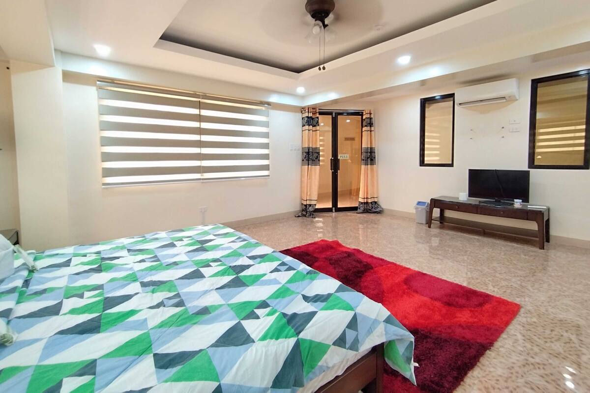 Quarto Duplo Superior | Secretária, Wi-fi grátis, roupa de cama fornecida 