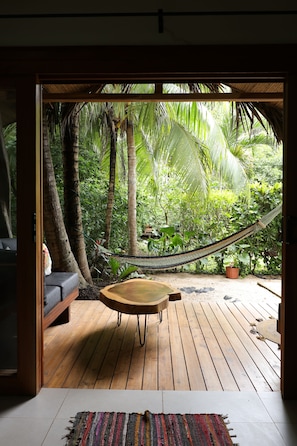 Bungalow Deluxe, vista para o jardim | Terraço/pátio interior