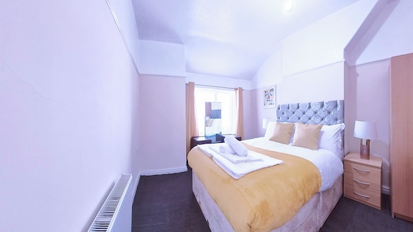 Newcastle Dream Home With 4 Bedrooms And Parking - Gateshead