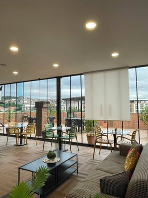 Quarto luxo, vista para a cidade | Parte interna