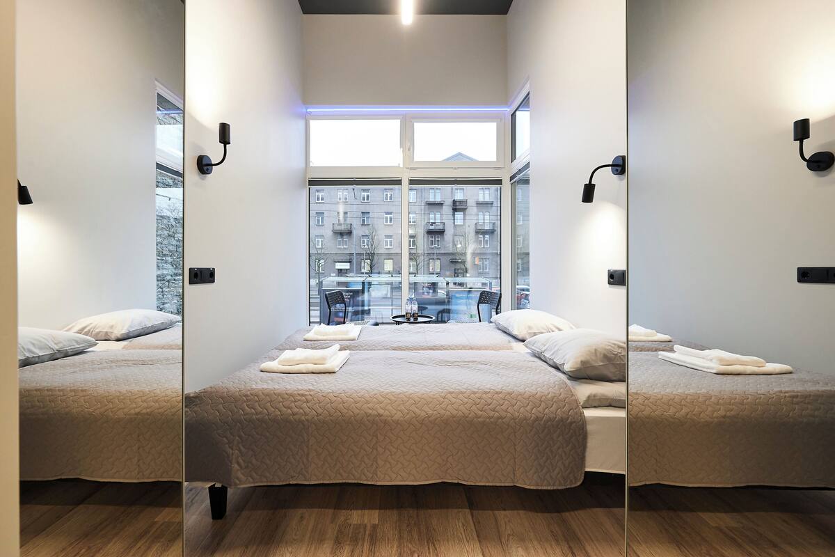 Quarto casal ou duplo conforto, somente para mulheres, banheiro compartilhado | Ferros/tábuas de passar roupa, Wi-Fi de cortesia