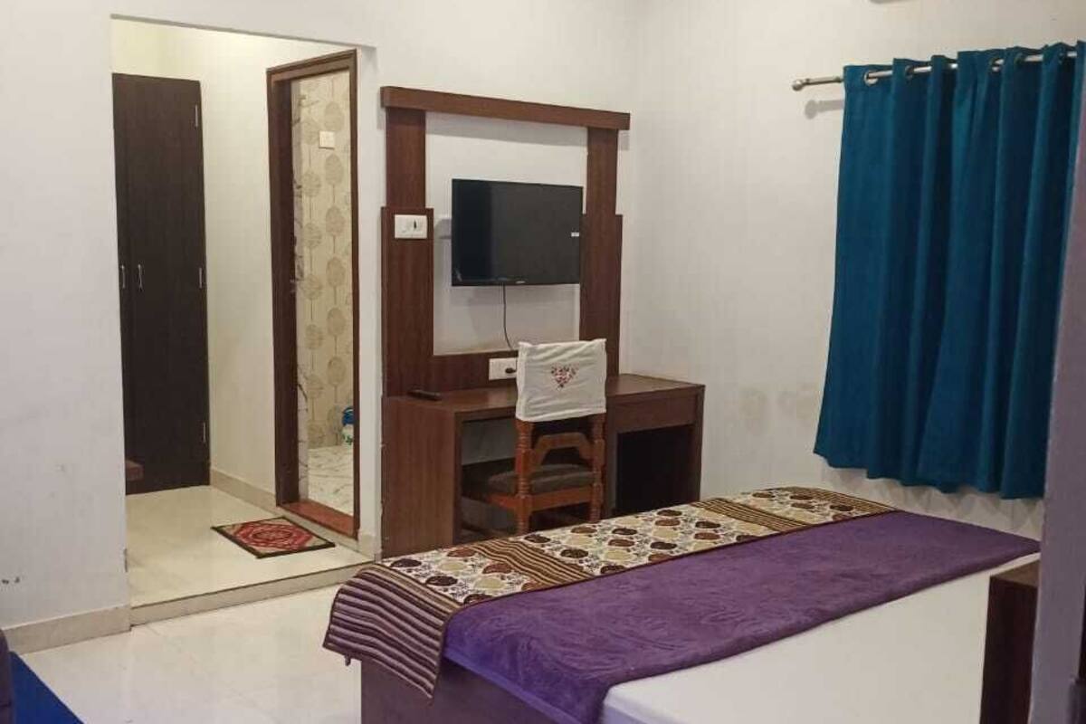 Luxury AC Room with Ensuite Bathroom | Wi-fi grátis, com mobília individualizada, roupa de cama fornecida 