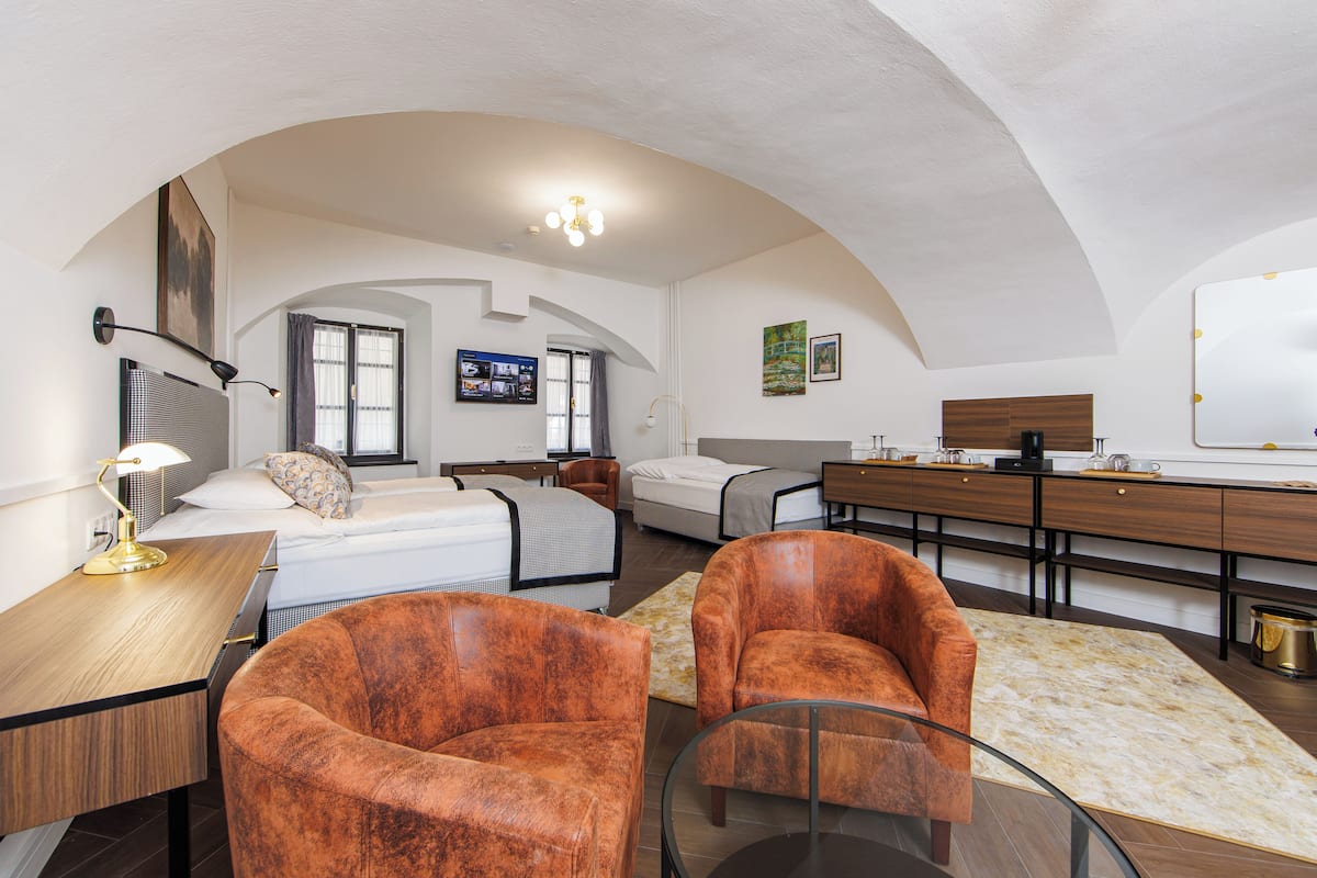 Quarto Triplo Superior, Vista para a cidade | Wi-fi grátis 