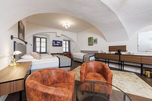 Quarto Triplo Superior, Vista para a cidade | Wi-fi grátis