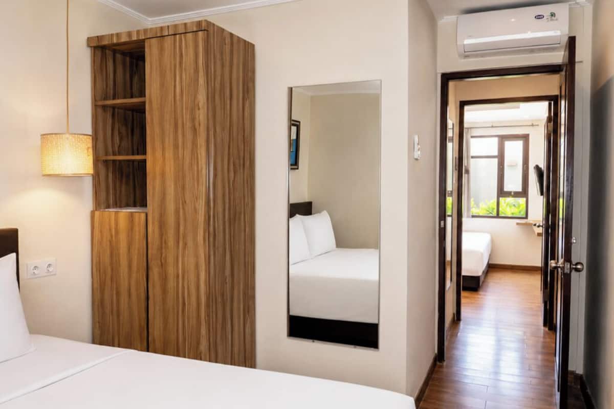 Pavilion 3 Bed Room | Cofre no quarto, secretária, ferro/tábua de engomar, Wi-fi grátis 