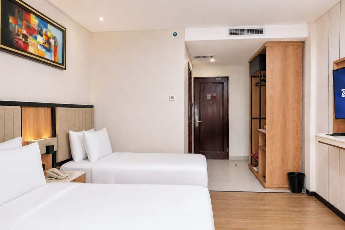 Superior Twin Balcony Bathub | Cofre no quarto, secretária, ferro/tábua de engomar, Wi-fi grátis 