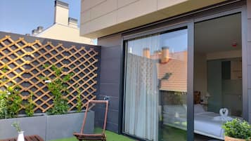 Suíte estúdio luxo, sacada, vista para a cidade | Terraço/pátio