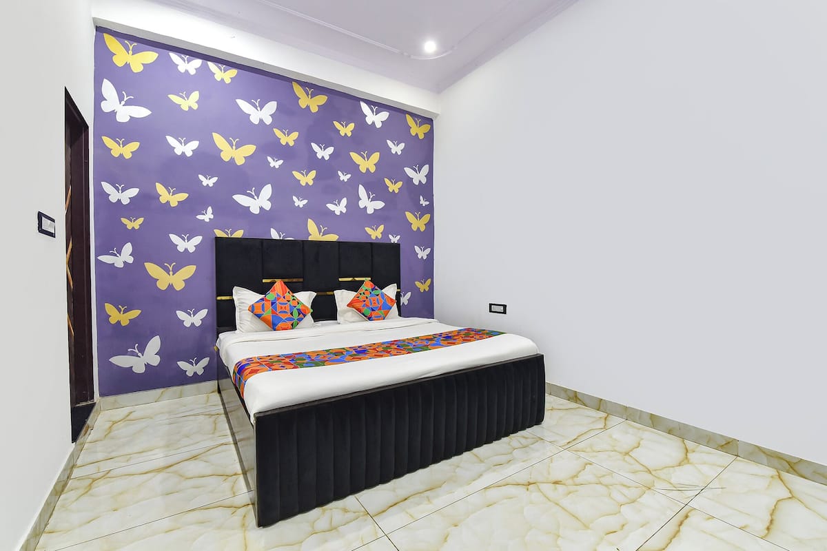 Quarto Deluxe | Lençóis de algodão egípcio, roupa de alta qualidade, cofre no quarto