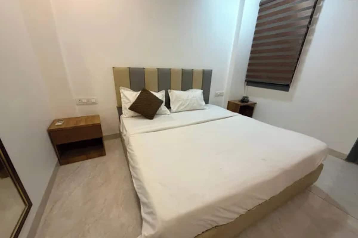 Quarto Deluxe | Lençóis de algodão egípcio, roupa de alta qualidade, cofre no quarto