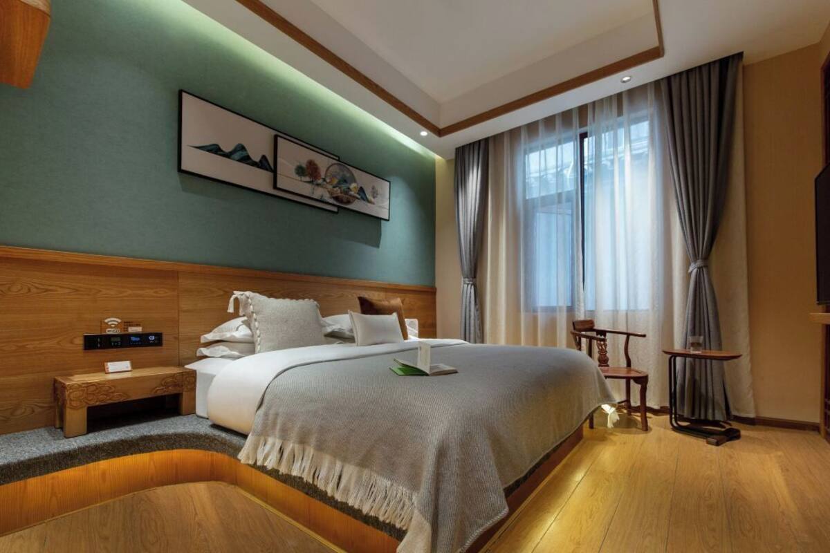 Quarto Clássico com Cama de Casal | Roupa de alta qualidade, edredões de penas 