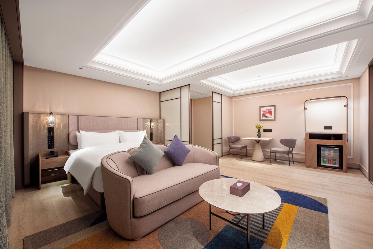 Minibar grátis, ferro/tábua de engomar, roupa de cama fornecida 