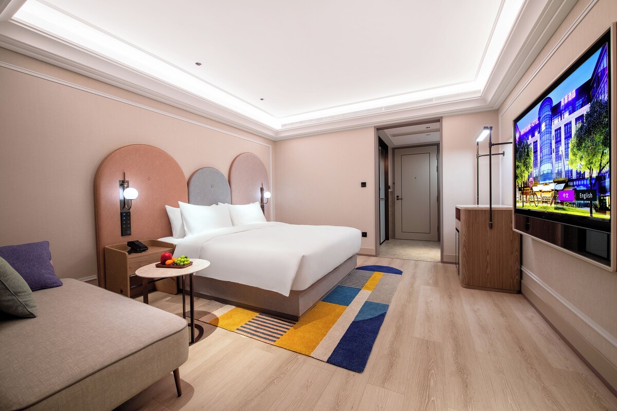 Quarto Deluxe, 1 cama king-size | Minibar grátis, ferro/tábua de engomar, roupa de cama fornecida 