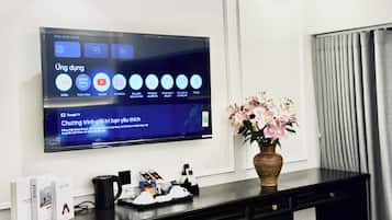 Quarto de Luxo, Vista para a cidade | Secretária, secretária adequada para computadores portáteis