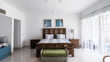 Apartamento, sacada, vista para o jardim | Cofres nos quartos, Wi-Fi de cortesia