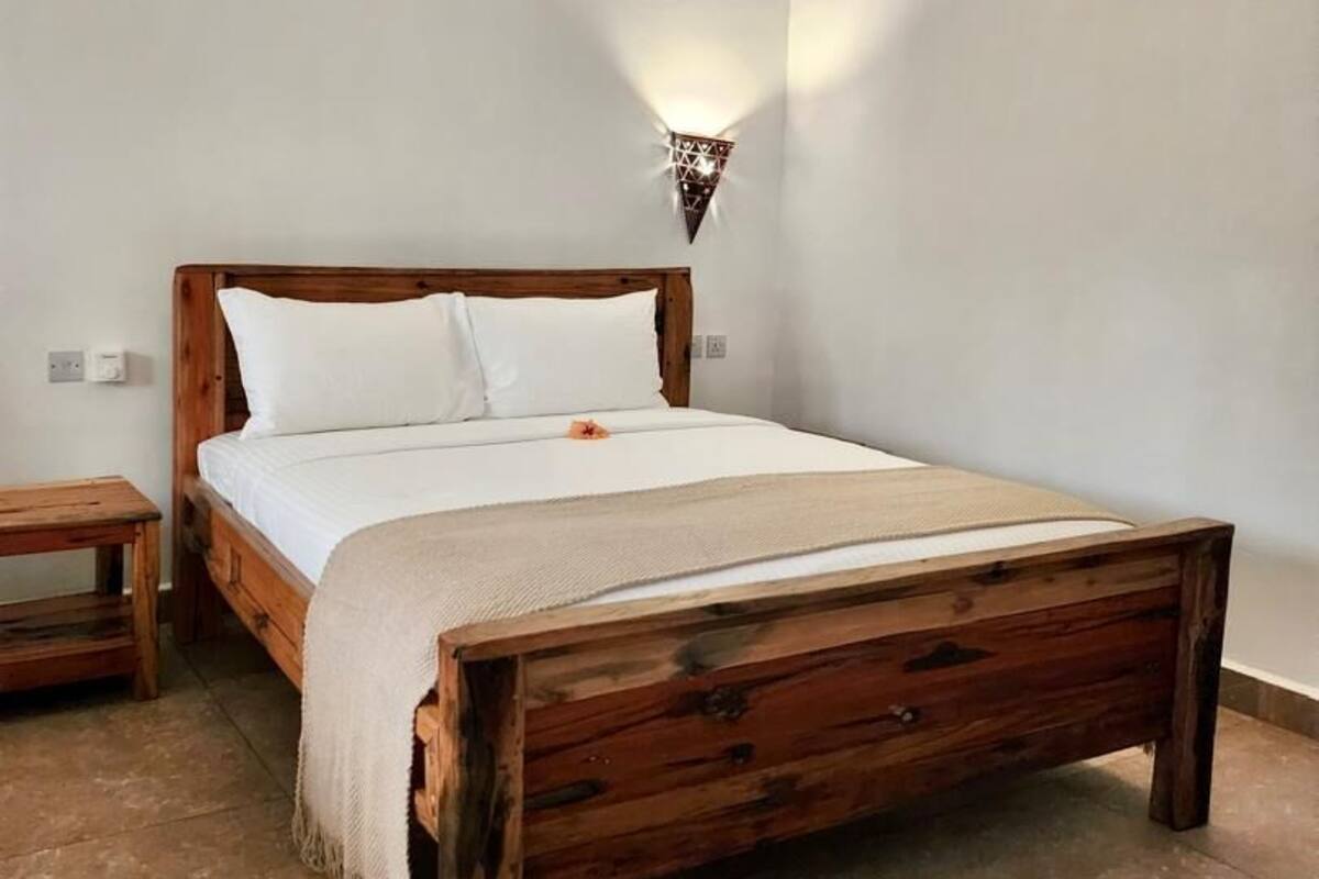 Bangalô standard, varanda, vista para o jardim | Roupas de cama premium, cofres nos quartos, escrivaninha