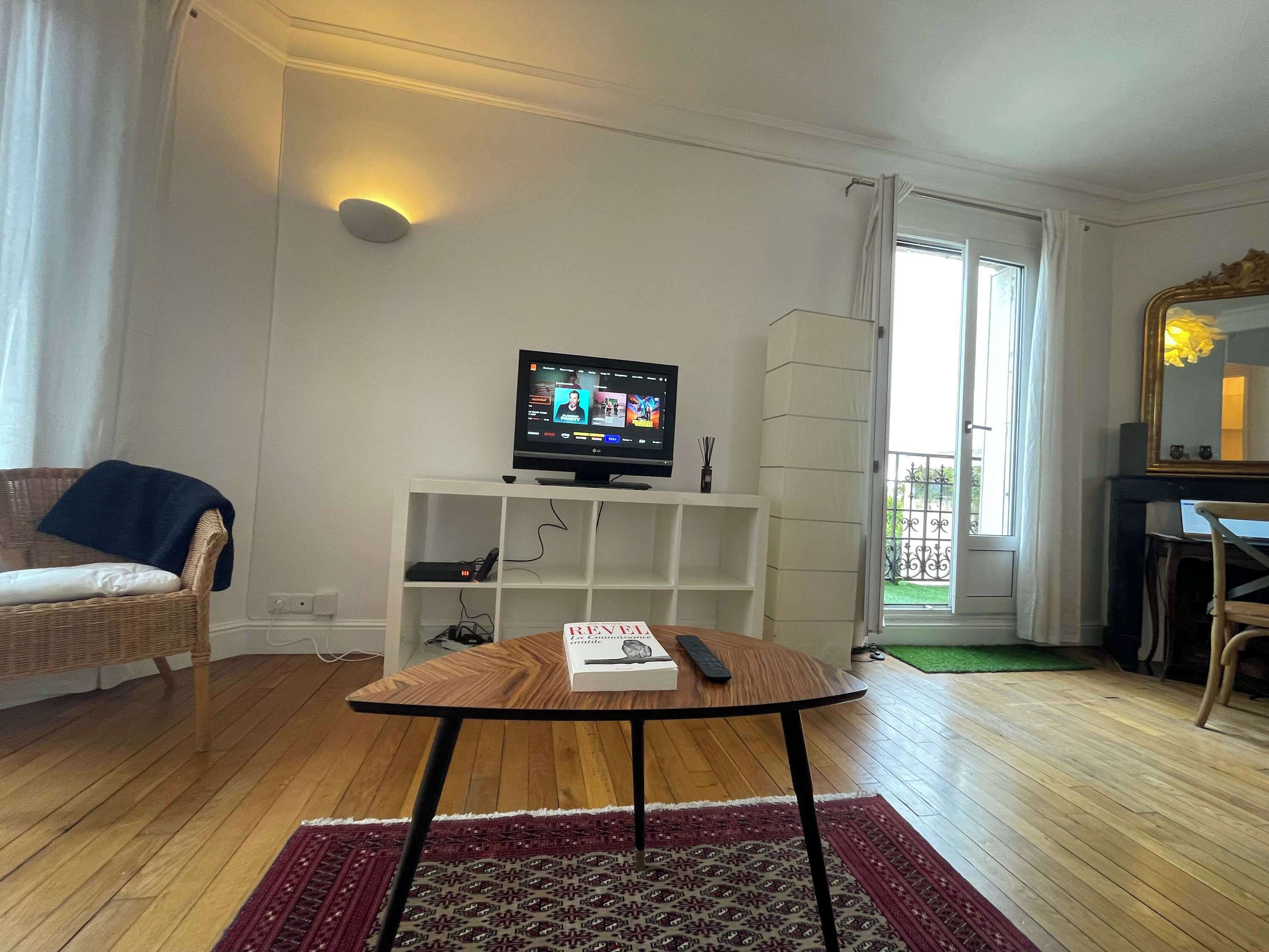 Nid D'aigle Appartement De Charme Tout Equipe Paris Saint-lazare 7 Min Gare Et Centre-ville 2 Min A Pied Lave-linge Espace De Travail Fibre Haut Debit - Bois-Colombes