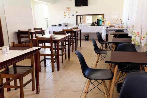Pequeno-almoço tipo buffet diário incluído