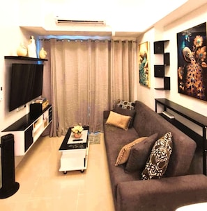 Apartamento Comfort em Condomínio Fechado, varanda, Vista para a cidade | Sala de estar