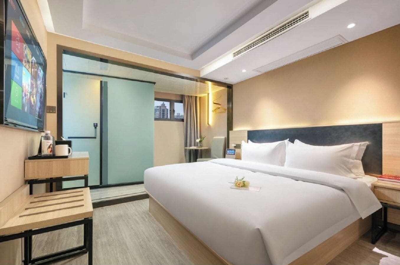 Quarto casal superior, vista para a cidade | Wi-Fi de cortesia, roupa de cama