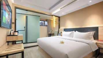 Quarto casal superior, vista para a cidade | Wi-Fi de cortesia, roupa de cama