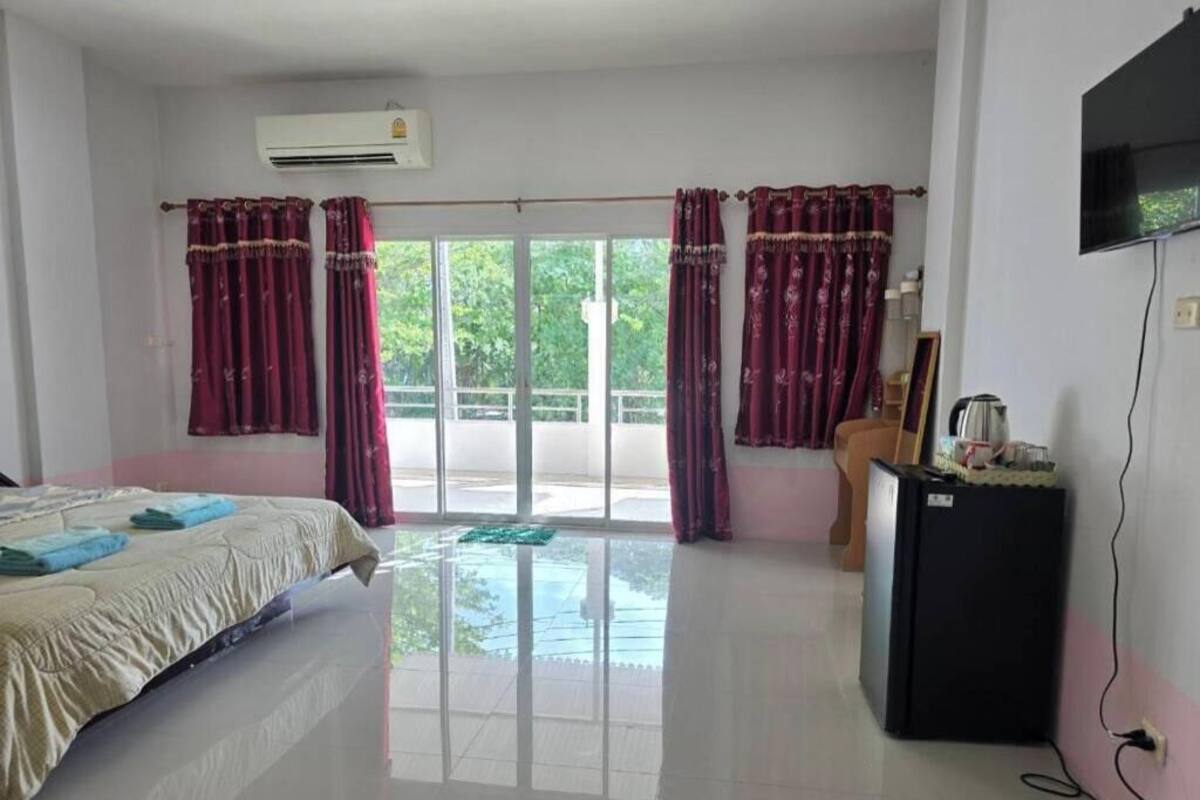 Quarto Deluxe, não fumadores | Secretária, cortinas/cortinados opacos, quartos insonorizados 