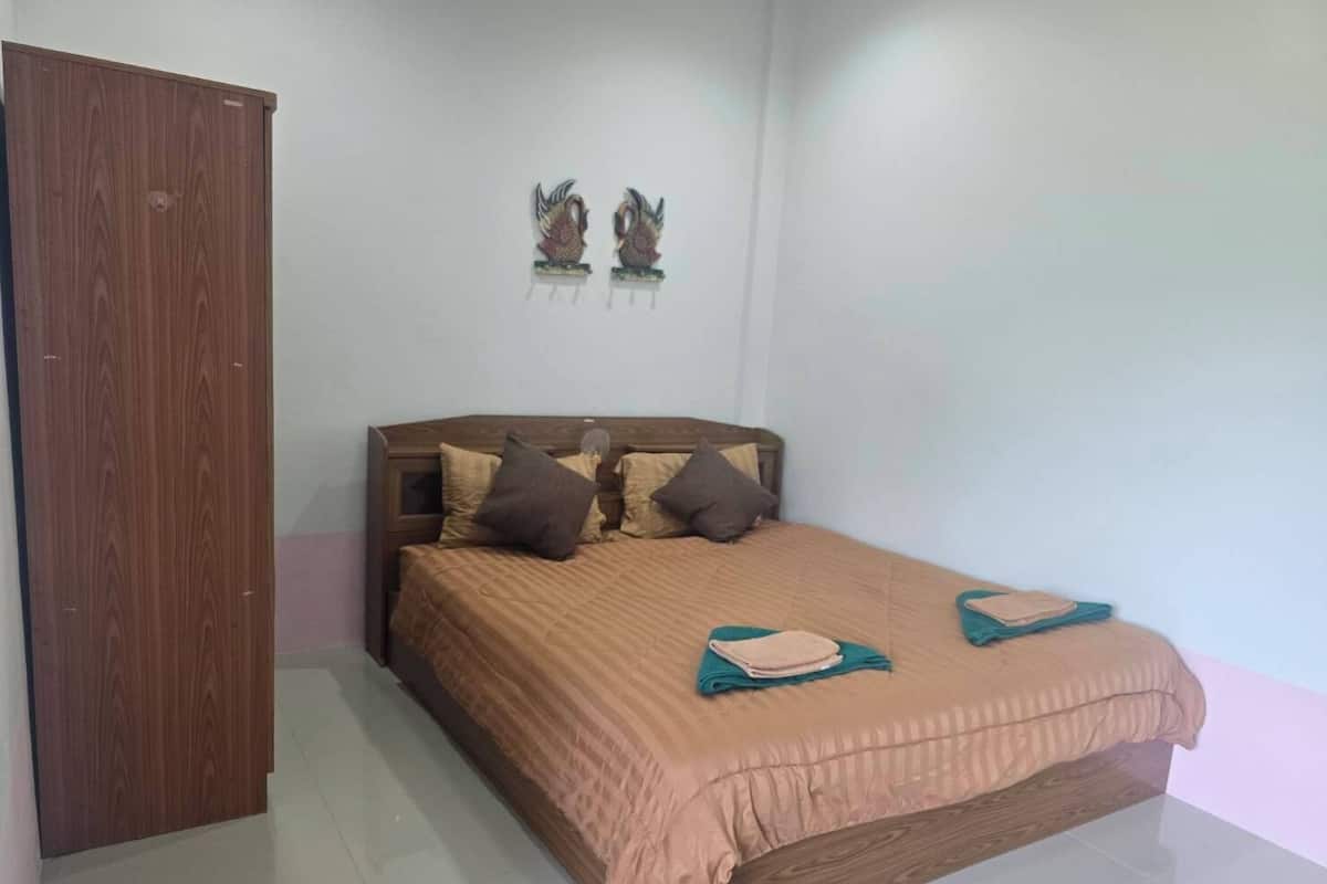 Quarto Individual, vista para a colina | Secretária, cortinas/cortinados opacos, quartos insonorizados 
