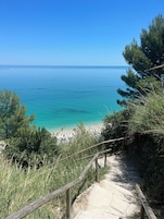 Quarto Duplo de Luxo, vista para a colina | Praia | Na praia 