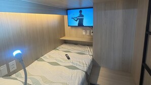 Quarto Twin, não fumadores, micro-ondas | Secretária adequada para computadores portáteis, Wi-fi grátis