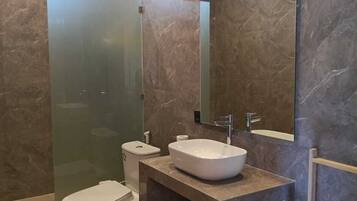 Quarto Duplo Comfort, varanda | Casa de banho