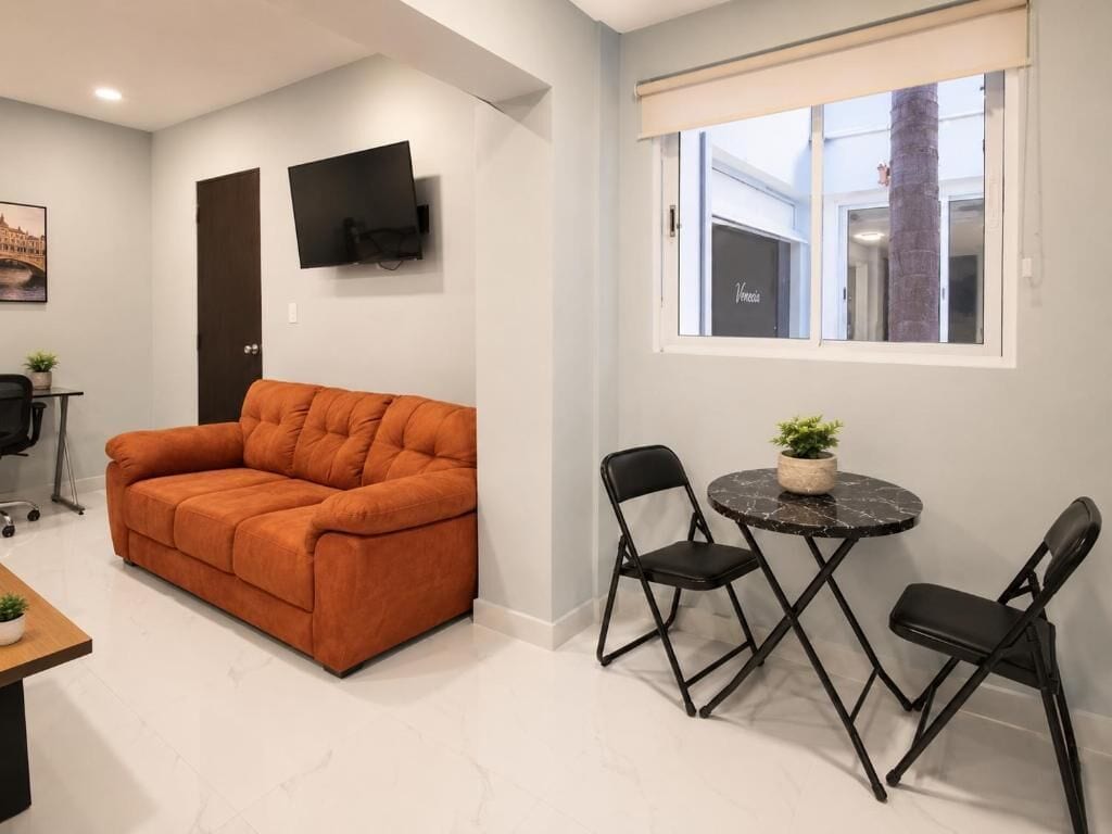 Quarto Clássico, casa de banho anexa | Sala de estar
