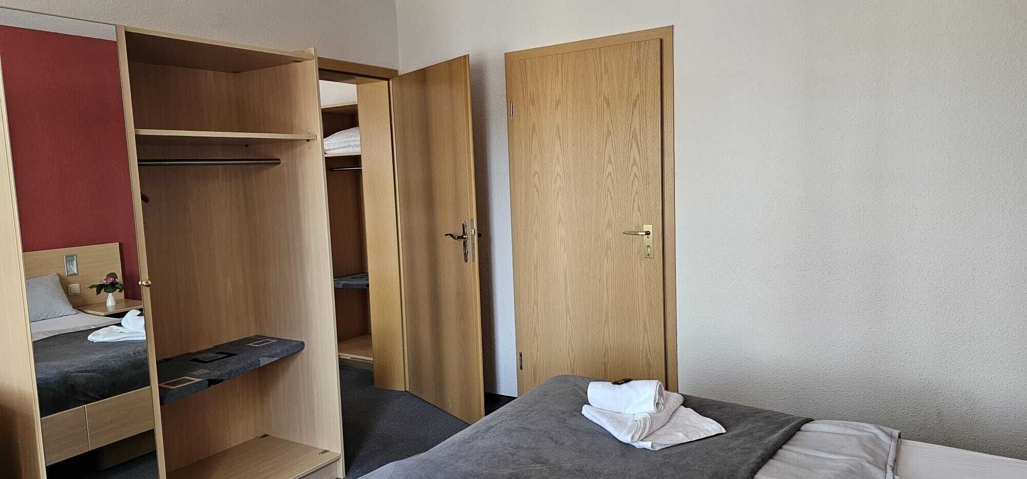 Quarto Quádruplo Familiar | Secretária, secretária adequada para computadores portáteis 