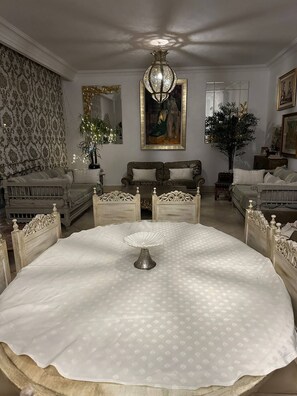 Apartamento, 5 quartos, acessível, fumadores | Sala de jantar