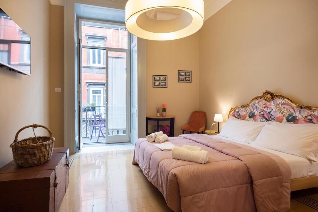Quarto casal superior, sacada | Cofres nos quartos, cortinas blackout, quartos à prova de som