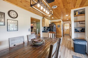 Cabine, 3 quartos | Restaurantes