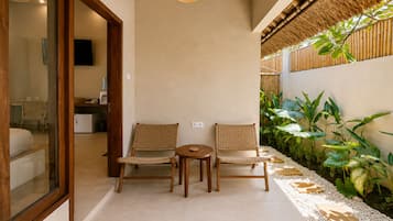 Suite Superior, vista para a piscina | Terraço/pátio interior