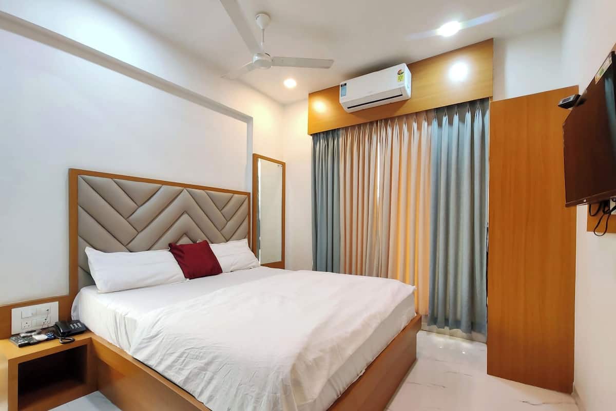 Quarto Clássico com Cama de Casal, varanda, Vista para a cidade | Secretária adequada para computadores portáteis, Wi-fi grátis
