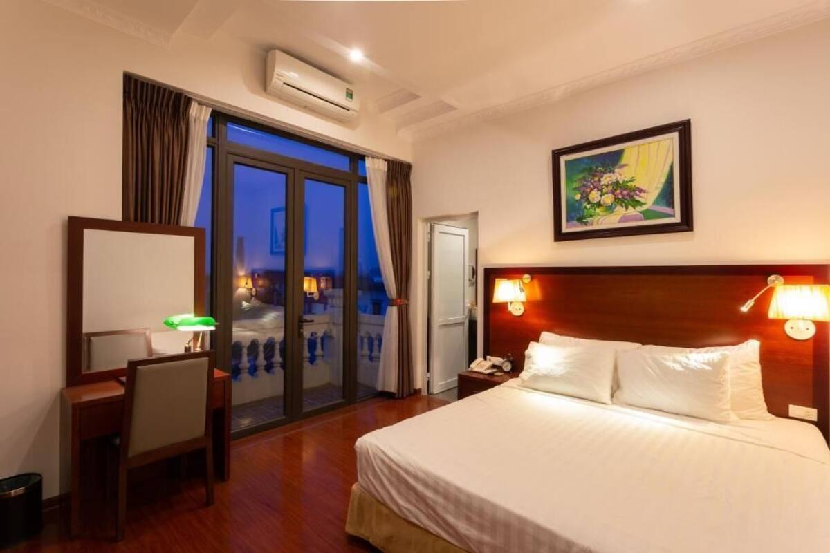Quarto casal luxo, sacada, vista para a cidade | Cofres nos quartos, quartos à prova de som