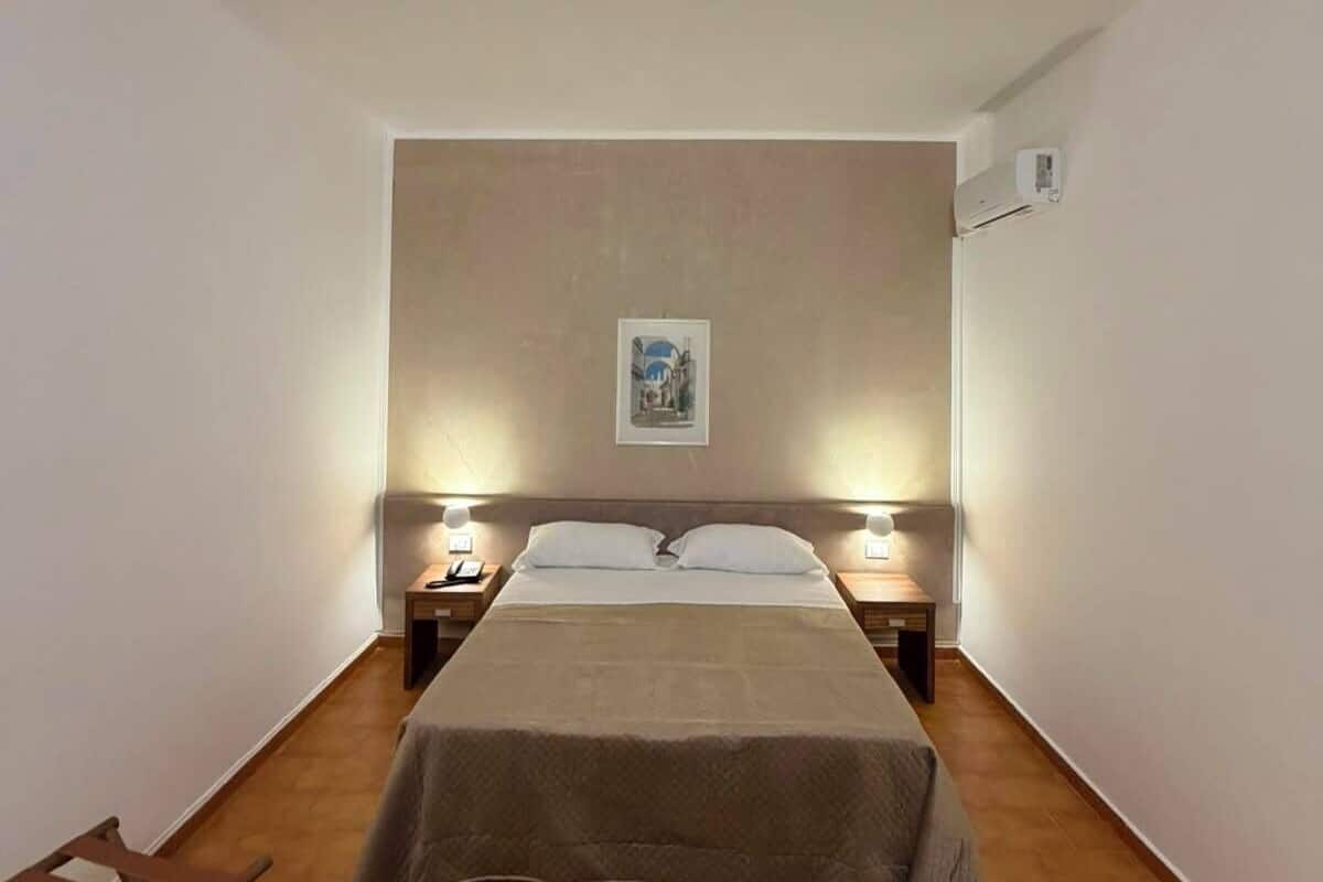 Quarto Duplo ou Twin Básico | Secretária, Wi-fi grátis 