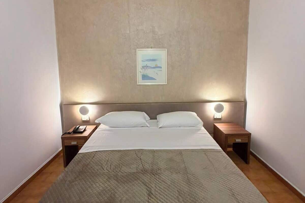 Quarto Duplo ou Twin Comfort, varanda, vista para o mar | Secretária, Wi-fi grátis 