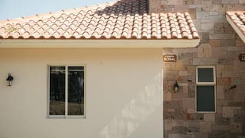 Quarto Duplo Deluxe, varanda, vista para o jardim | Pormenores do exterior