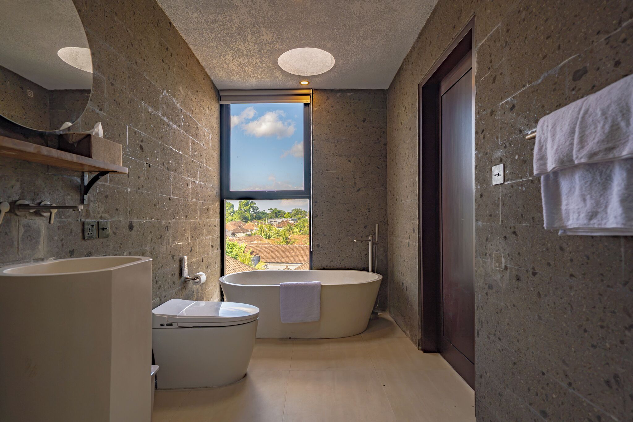 Villa, 3 quartos, piscina privativa, vista para a piscina | Casa de banho | Artigos de higiene pessoal grátis, um secador de cabelo, um bidé 