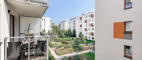 Apartamento luxo, 2 quartos, vista para o pátio | Vista da sacada