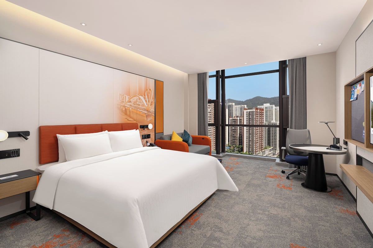 Quarto Duplo Deluxe, Vista para a cidade | Secretária, secretária adequada para computadores portáteis 