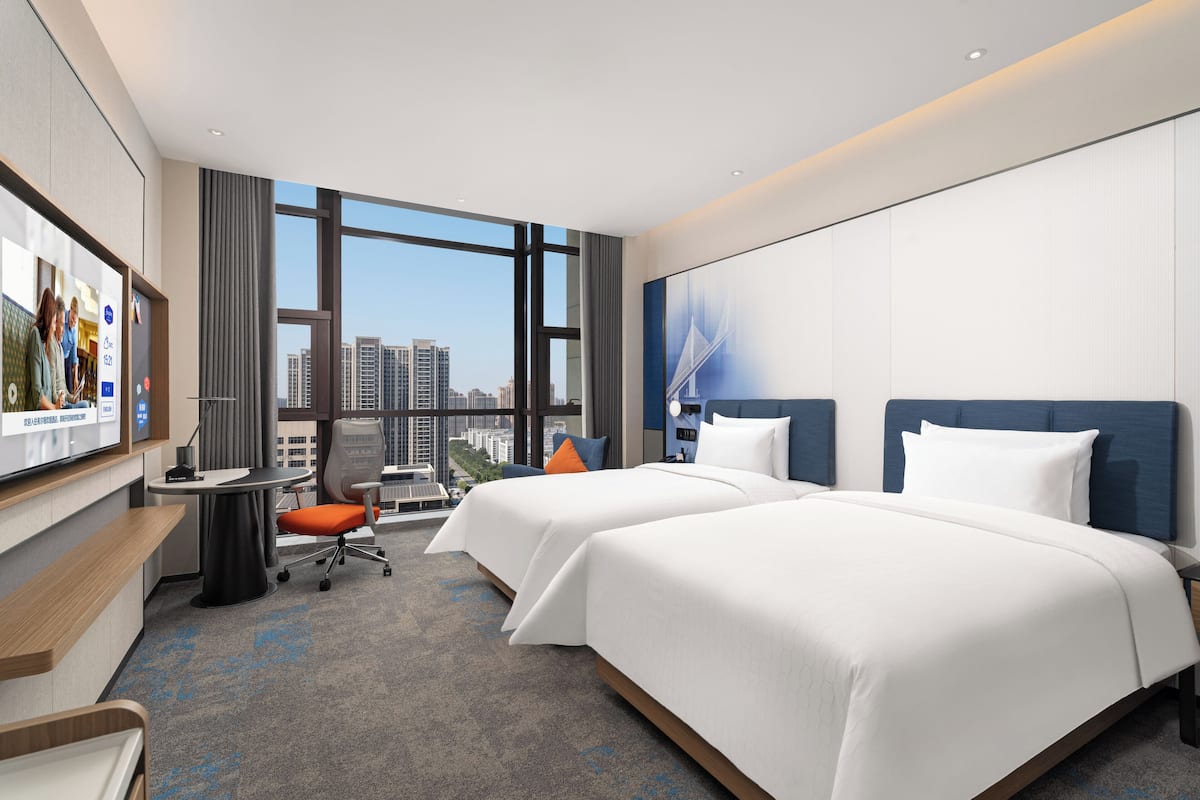 Quarto Twin Superior, Vista para a cidade | Secretária, secretária adequada para computadores portáteis 