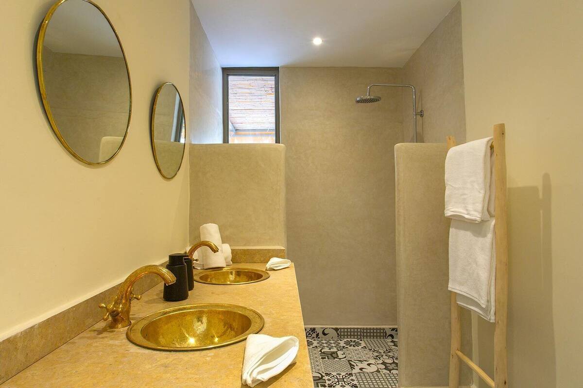 Quarto Duplo Standard | Casa de banho